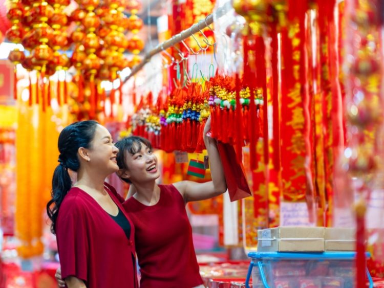 Kinh nghiệm sắm Tết 2026 tiết kiệm, đón Tết an vui bên gia đình